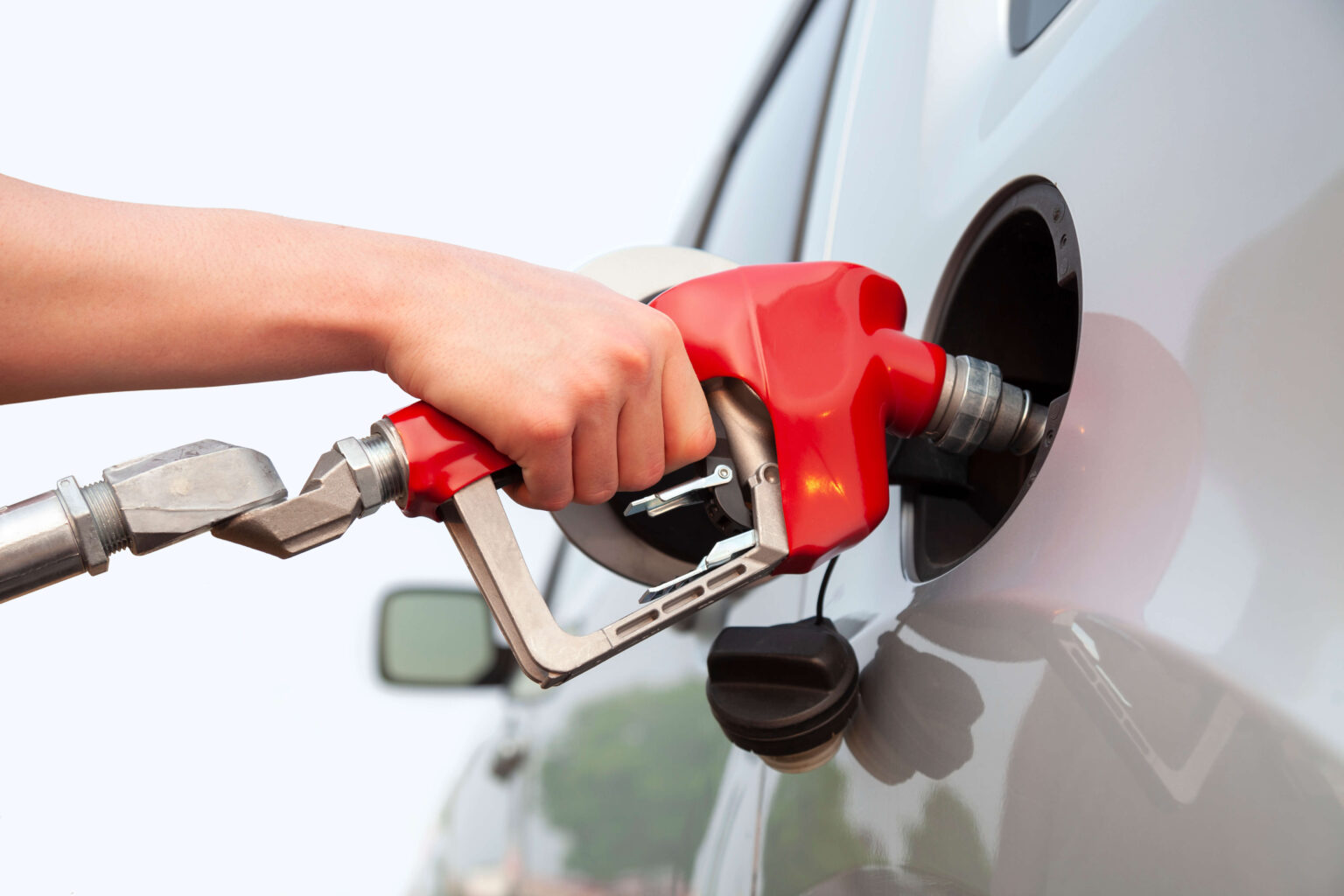 7 Tips to Help Drivers Save Money on Gas in 2026 | eTags